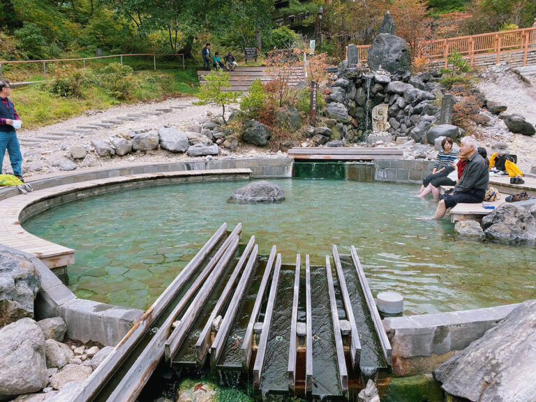 Onsen Etiquette: Rules and How to Visit a Japanese Hot Spring Bath ...