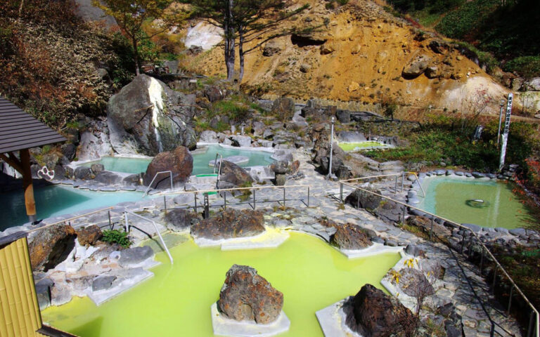 Onsen Etiquette: Rules and How to Visit a Japanese Hot Spring Bath ...